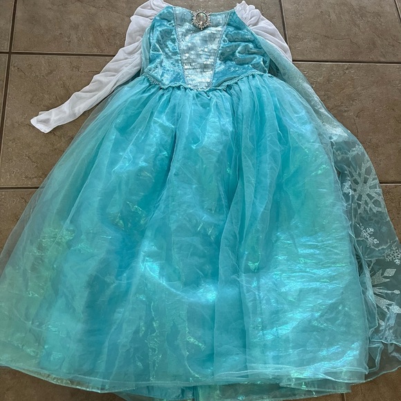 Disney | Costumes | Elsa Costume With Long Sleeves And Veil | Poshmark